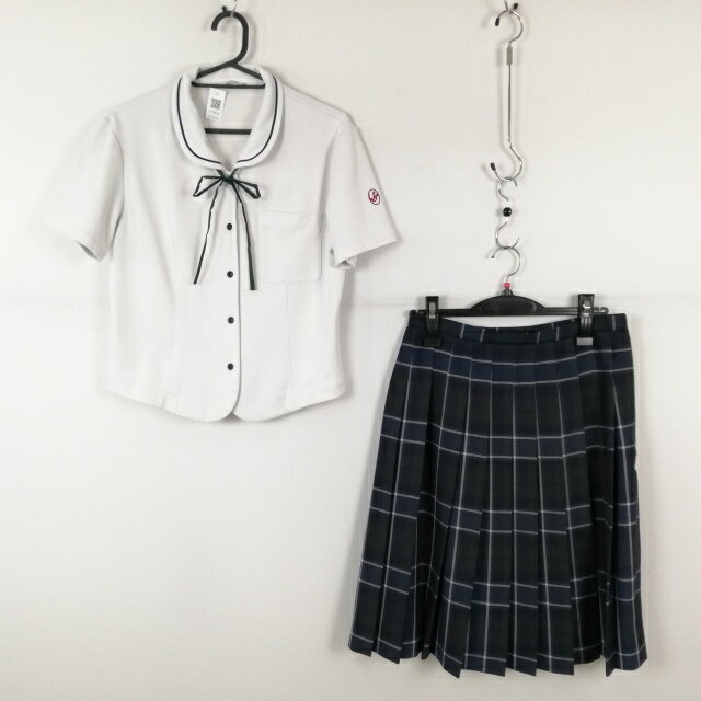 商品説明商品内容は〇夏ブラウス上着〇夏スカート〇付属品（紐タイ）の3点です。◇指定品の上下セットではございません。【夏ブラウス上着/白】タグ記載のサイズ：Mメーカー：トンボ素材：ポリエステル90％その他10％織り：特殊前開き（ボタン仕様）学...