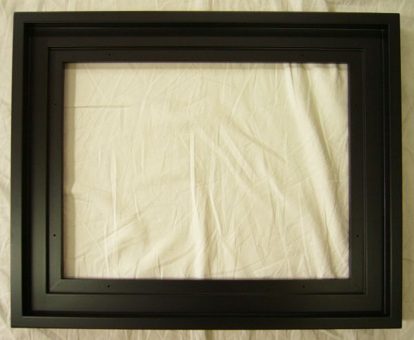 カタログ　パンフレット　リーフレット サイズ絵寸：約455X380mm用の額縁です。 材質木製 仕様本体(枠のみ)・吊金具・ケース付 商品説明・キャンバスの木枠の部分にビス止めして額に固定して飾ります。ガラスやアクリル、裏板は付きません。・...