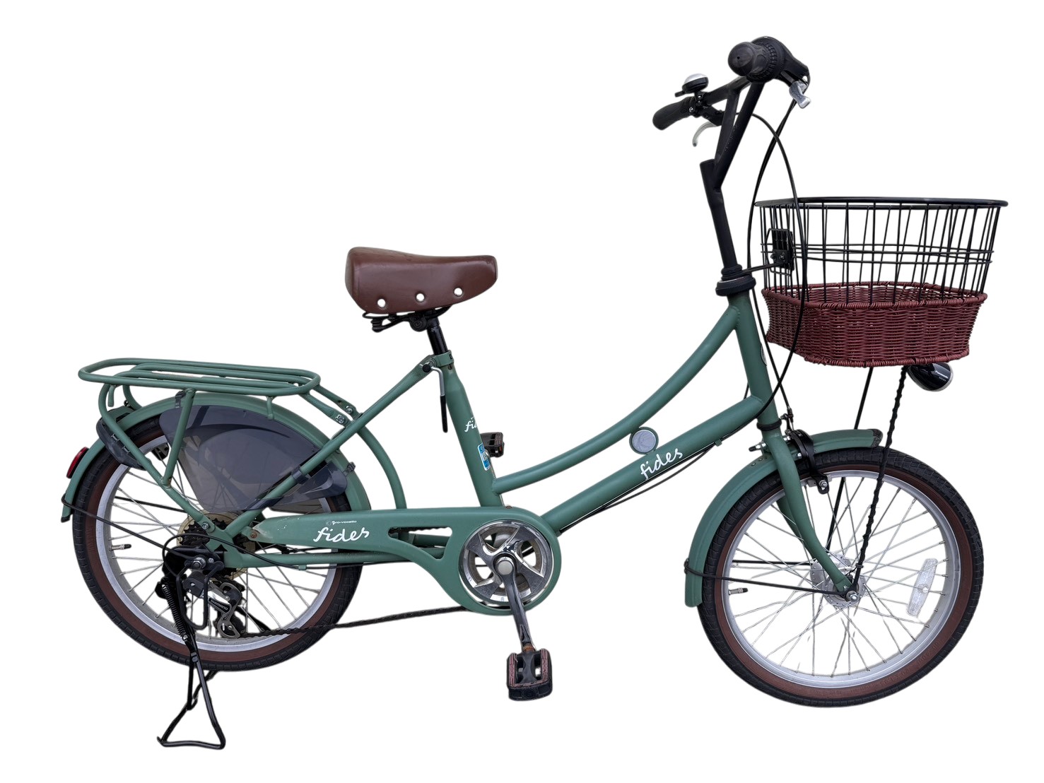 こちらの商品は中古自転車となります。 自転車整備士免許取得の技術者が整備しております。 走行や安全面には問題ありません。 ノークレームノーリターン商品となります為、写真以外にも損傷、汚れなどがある場合もございます。 中古自転車の特性をご理解...