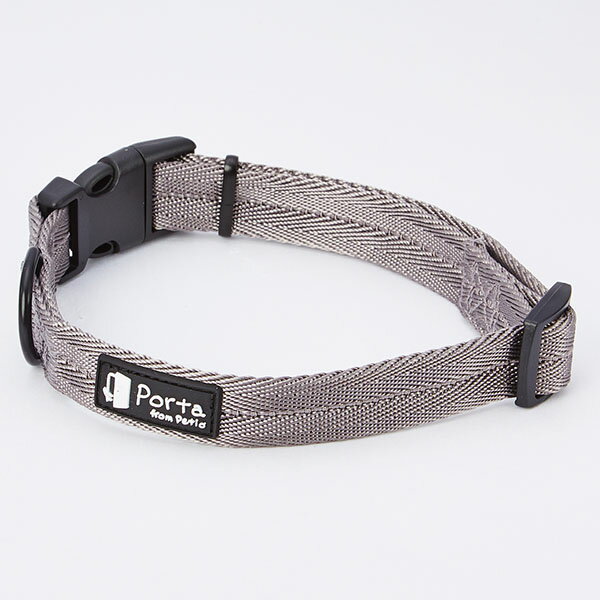 飽きがこないベーシックなデザインテープ部分が袋織になっているので、優しい肌当たりでペットの毛切れを軽減しています。使用方法：バックルはカチッと音がするまで真っ直ぐしっかりと留めてください。ななめに留めると外れなくなることがあります。適用サイ...