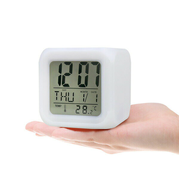 ●商品サイズ（単位mm):79×79×78mm●重量（g）:119●材質:ABS●包装サイズ:80x80x80mm●生産国:中国ライトが7色に変化する！8種のアラーム音付のデジタル置き時計です。