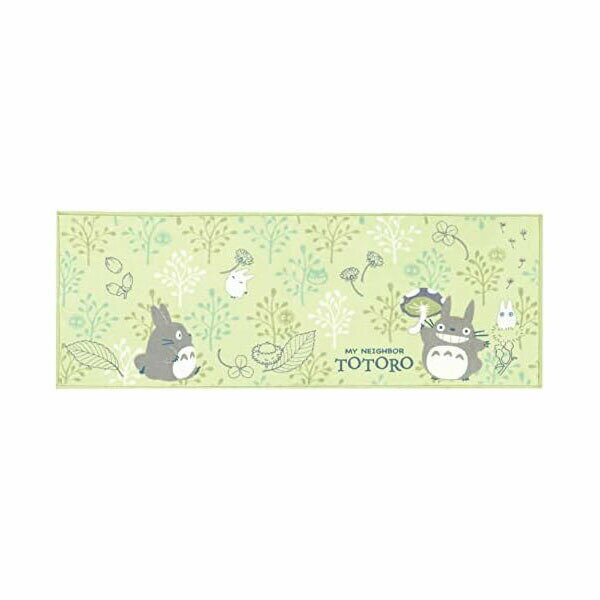 ▼まとめ買いがおすすめ！ 2個セット（限定） 新緑を思わせる淡いグリーンの森を背景に、走り回ったり寄り道をして休むトトロをデザイン。滑らかな手触りのポリエステル生地のロングマット。裏面すべりにくい加工。商品により裁断位置が違うため柄の出方が...