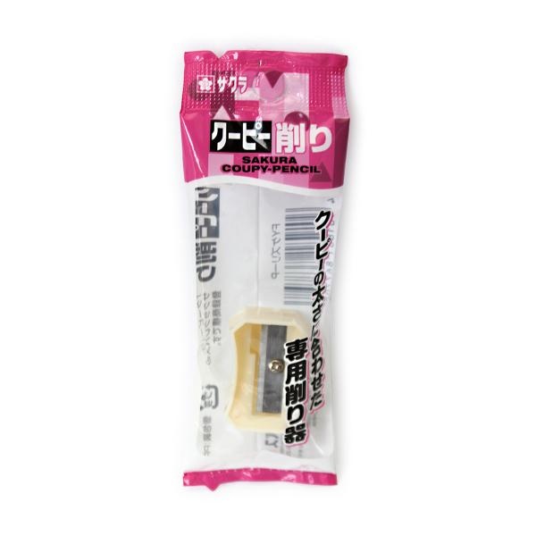●クーピーの太さに合わせた専用削り器です。クーピーに合わせて調整した刃先になっています。・商品サイズ：H110×W40×D14mm・内容：クーピー専用削り器