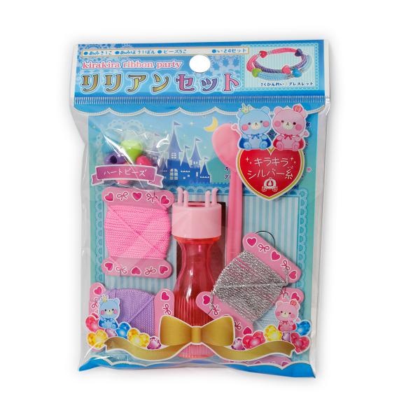 ピンクの編み機と4色の糸、ハートビーズを使ってブレスレットが作れる編み物おもちゃ。【セット内容】●編み物おもちゃ × 3個●1個の入数：1個【特徴】●編み機、編み棒、4色の糸、5色のハートビーズが付属する●キラキラシルバー糸を含む4色の糸が...