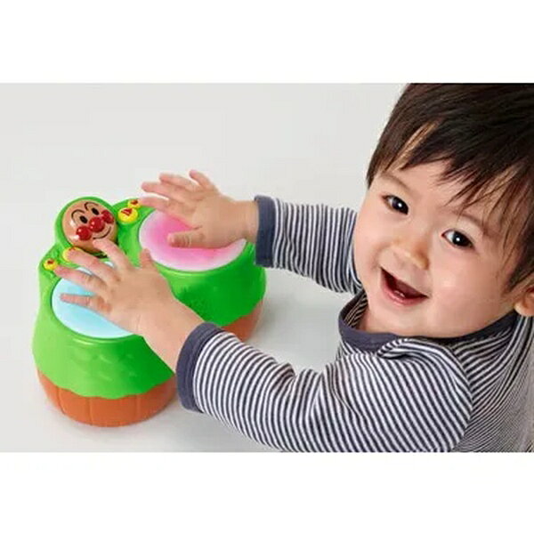 森をテーマにした温かみあるデザインでリニューアル登場!楽器シリーズのボンゴが更に楽しくなって登場!アンパンマンの人気曲「アンパンマンのマーチ」と「ゆうきりんりん」収録!豊富なジャンルの楽曲でノリノリで遊べます。打面が低く、広くなった新設計で...