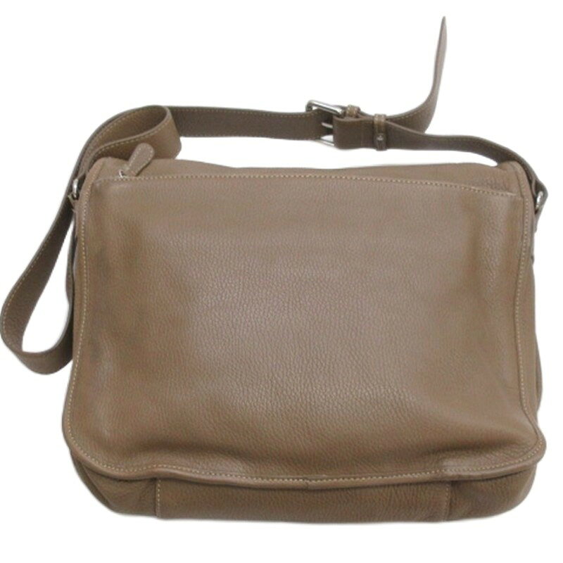 【中古】WEST END RULE レザー ショルダーバッグ ブラウン系 メンズ レディース 【ベクトル 古着】 251229実寸サイズヨコ：32cm　タテ：27cm　マチ：6cm　　色ブラウン系状態・角スレ ・ショルダーストラップ付け根に...