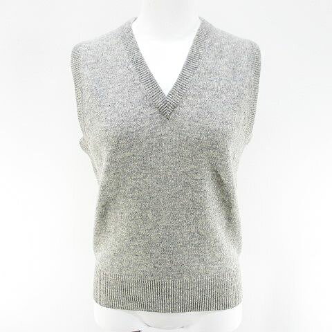 【中古】fiannue ノースリーブ ニット セーター ベスト Vネック M 灰系 グレー リブ 毛 ウール 無地 レディース 【ベクトル 古着】 251020表記サイズM実寸サイズ身幅：43cm　着丈：51cm　　素材毛 100％色グレー...