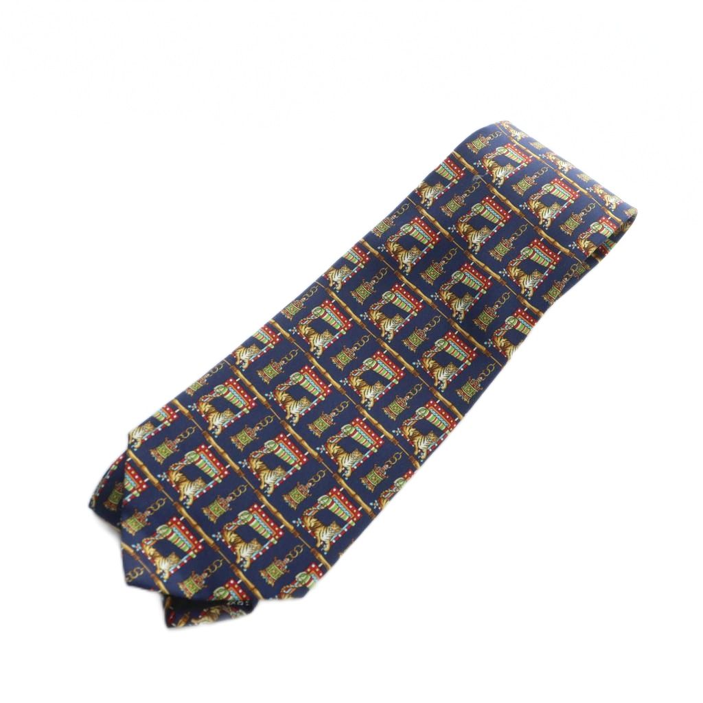 【中古】サルヴァトーレフェラガモ Salvatore Ferragamo ネクタイ レギュラータイ 絹 シルク 総柄 ロゴ 紺 ネイビー ■GY17 /MQ メンズ 【ベクトル 古着】 260125ブランドサルヴァトーレフェラガモ Salv...