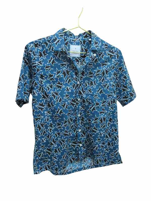 【中古】未使用品 OSVALD TRUCCHI シャツ 半袖 メンズ 【ベクトル 古着】 260305ブランドOSVALD TRUCCHI表記サイズS実寸サイズ肩幅：40cm　身幅：49cm　着丈：67cm　袖丈：23cm　　素材綿100色...