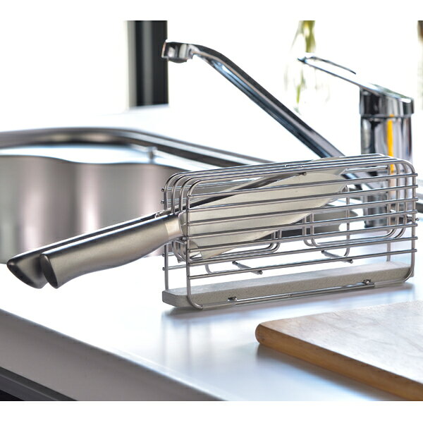 商品名 KAWAKI　包丁スタンド メーカー ビーワーススタイル / be worth style 品番 DK-410124S　(410124S) 商品説明 包丁の刃から滴る水をしっかり吸収。出し入れし易い横置きタイプ。 モイストレイが水滴...