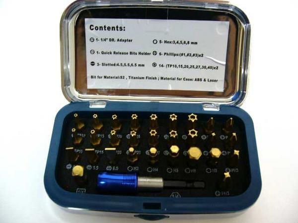 シグネット （SIGNET） 30pc　チタンコーティングビットセット　＃22032 チタンコーティングされた30pcビットセット！ チタンコーティングにより、従来のモデルと比べて耐久性・強度は飛躍的にアップしています。 1/4sqソケット...