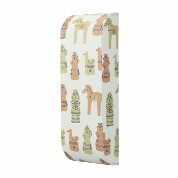 一風変わったデザインの、ちょっと目を引くスタンドケースです。サイズ16×6×3.5cm個装サイズ：16.8×6.5×3.9cm重量個装重量：120g生産国中国※複数個ご購入の場合、別途送料が発生する場合がございます。※ラッピング・のし未対応...