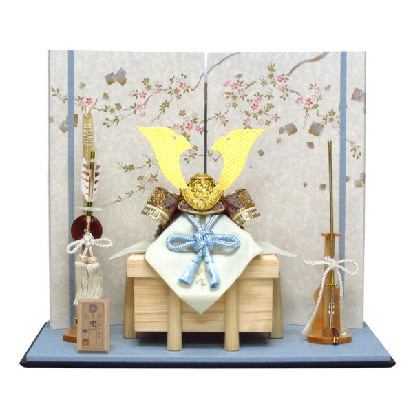 兜飾り 7号 雄山作 空 水色糸縅 YN0701GK ○商品詳細 綺麗な水色に染め上げた忍び緒（兜の全面に結んである房ひも）が印象的な7号サイズの空兜飾りセットです。兜の箱（櫃/ひつ）、左右の弓太刀、さらに屏風にいたるまで、白木木製で作り上...