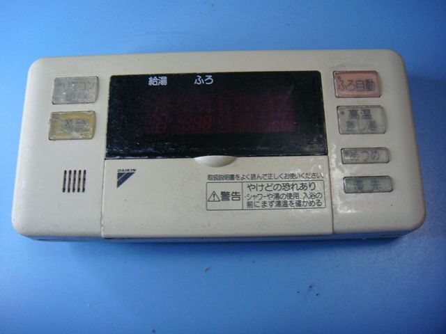 【商品情報】 メーカー：ダイキン 型番：BRC955A22 付属品：本体（写真内の物ですべてになります） ※電池カバー、バッテリー、充電器、コード、ふた カバー、枠等の付属品は写真に写ってない場合付属しません。 【商品の状態に関して】 使用...
