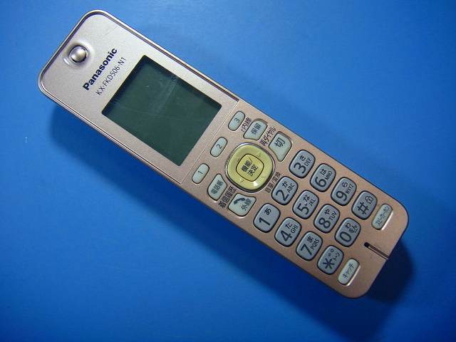 【商品情報】 メーカー：Panasonic 型番： KX-FKD506-N1 付属品：本体（写真内の物ですべてになります） ※電池カバー、バッテリー、充電器、コード、ふた カバー、枠等の付属品は写真に写ってない場合付属しません。 【商品の状...