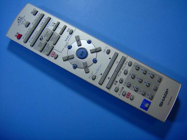 【商品情報】 メーカー：SHARP 型番：GA079AWSA 付属品：本体（写真内の物ですべてになります） ※電池カバー、バッテリー、充電器、コード、ふた カバー、枠等の付属品は写真に写ってない場合付属しません。 【商品の状態に関して】 使...