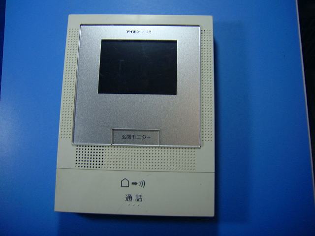 【商品情報】 メーカー：アイホン 型番：JE-1M 付属品：本体（写真内の物ですべてになります） ※電池カバー、バッテリー、充電器、コード、ふた カバー、枠等の付属品は写真に写ってない場合付属しません。 【商品の状態に関して】 使用感、スレ...