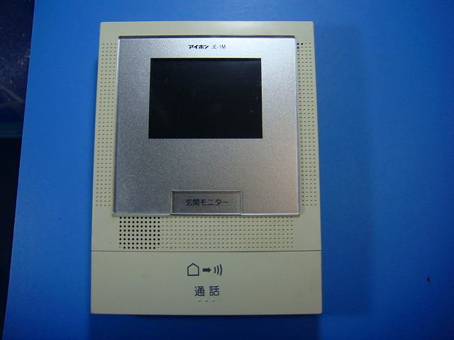 【商品情報】 メーカー：アイホン 型番：JE-1M 付属品：本体（写真内の物ですべてになります） ※電池カバー、バッテリー、充電器、コード、ふた カバー、枠等の付属品は写真に写ってない場合付属しません。 【商品の状態に関して】 使用感、スレ...