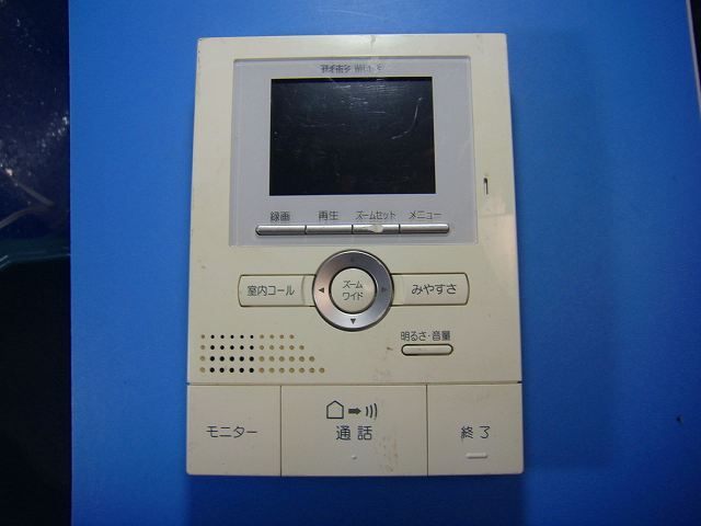 【商品情報】 メーカー：アイホン 型番：WH-1ME 付属品：本体（写真内の物ですべてになります） ※電池カバー、バッテリー、充電器、コード、ふた カバー、枠等の付属品は写真に写ってない場合付属しません。 【商品の状態に関して】 使用感、ス...