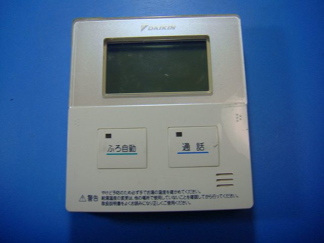 【商品情報】 メーカー：ダイキン 型番：BRC981D11 付属品：本体（写真内の物ですべてになります） ※電池カバー、バッテリー、充電器、コード、ふた カバー、枠等の付属品は写真に写ってない場合付属しません。 【商品の状態に関して】 使用...