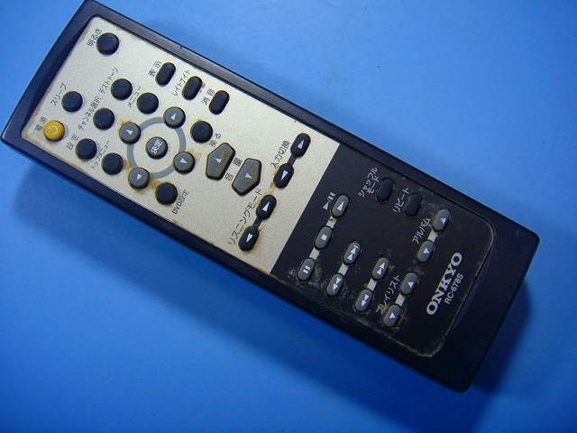 【商品情報】 メーカー：オンキョー ONKYO 型番：RC-678S 付属品：本体（写真内の物ですべてになります） ※電池カバー、バッテリー、充電器、コード、ふた カバー、枠等の付属品は写真に写ってない場合付属しません。 【商品の状態に関し...