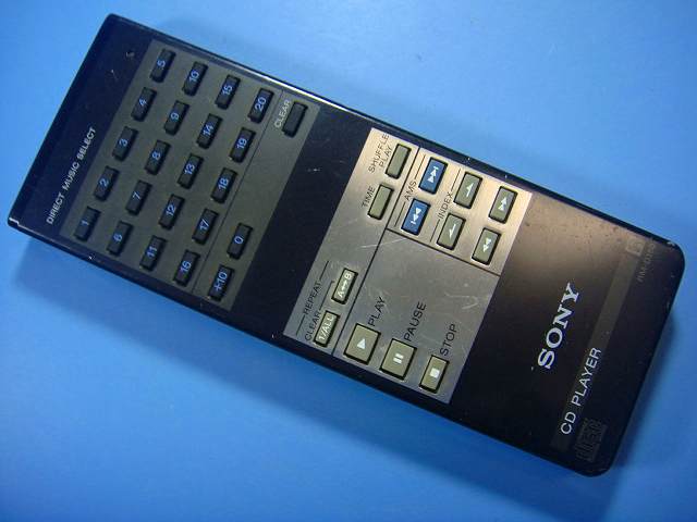 【商品情報】 メーカー：SONY 型番：RM-D150 付属品：本体（写真内の物ですべてになります） ※電池カバー、バッテリー、充電器、コード、ふた カバー、枠等の付属品は写真に写ってない場合付属しません。 【商品の状態に関して】 使用感、...