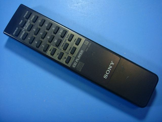 【商品情報】 メーカー：SONY 型番：RM-D195 付属品：本体（写真内の物ですべてになります） ※電池カバー、バッテリー、充電器、コード、ふた カバー、枠等の付属品は写真に写ってない場合付属しません。 【商品の状態に関して】 使用感、...