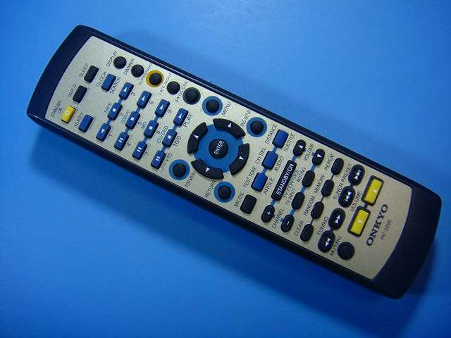 【商品情報】 メーカー：オンキョー ONKYO 型番：RC-559S 付属品：本体（写真内の物ですべてになります） ※電池カバー、バッテリー、充電器、コード、ふた カバー、枠等の付属品は写真に写ってない場合付属しません。 【商品の状態に関し...