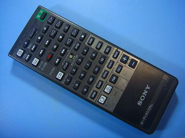 【商品情報】 メーカー：SONY 型番：RM-S550 付属品：本体（写真内の物ですべてになります） ※電池カバー、バッテリー、充電器、コード、ふた カバー、枠等の付属品は写真に写ってない場合付属しません。 【商品の状態に関して】 使用感、...