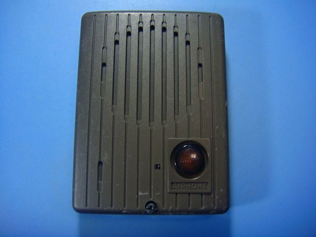 【商品情報】 メーカー：アイホン 型番：QF-DK 付属品：本体（写真内の物ですべてになります） ※電池カバー、バッテリー、充電器、コード、ふた カバー、枠等の付属品は写真に写ってない場合付属しません。 【商品の状態に関して】 使用感、スレ...