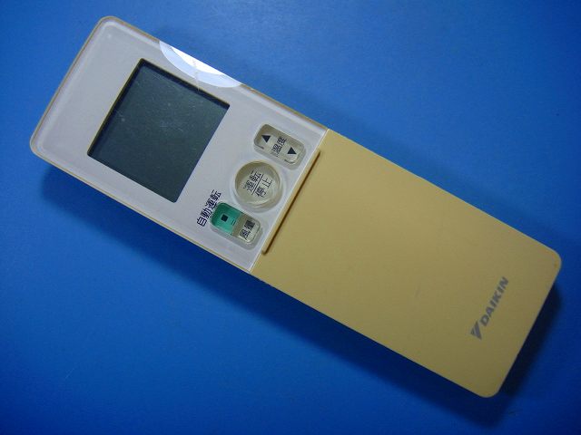 【商品情報】 メーカー：ダイキン 型番：ARC476A19 付属品：本体（写真内の物ですべてになります） ※電池カバー、バッテリー、充電器、コード、ふた カバー、枠等の付属品は写真に写ってない場合付属しません。 【商品の状態に関して】 使用...