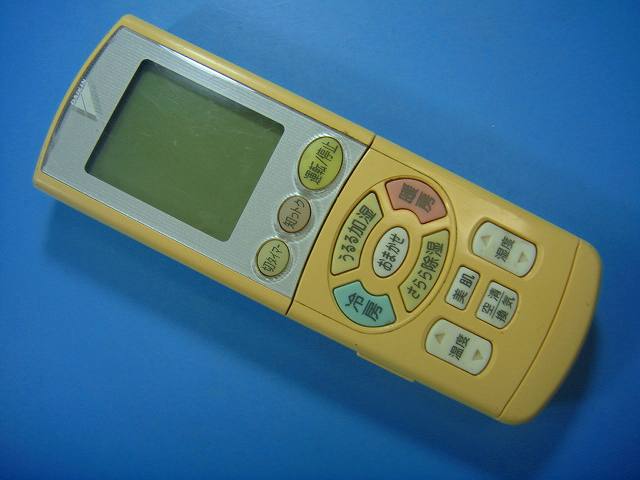 【商品情報】 メーカー：ダイキン 型番：ARC444A17 付属品：本体（写真内の物ですべてになります） ※電池カバー、バッテリー、充電器、コード、ふた カバー、枠等の付属品は写真に写ってない場合付属しません。 【商品の状態に関して】 使用...
