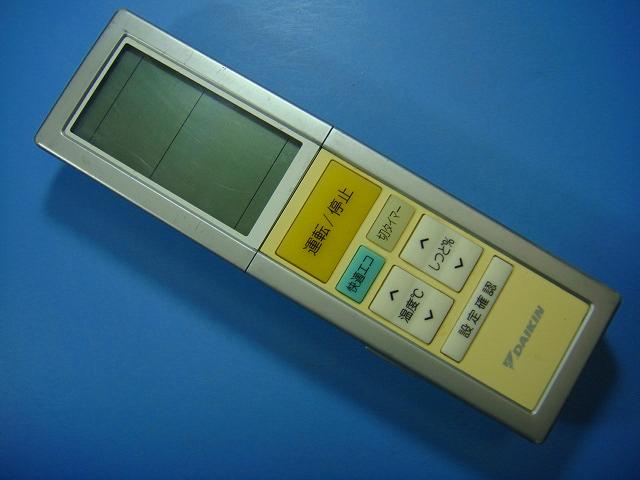 【商品情報】 メーカー：ダイキン 型番：ARC456A13 付属品：本体（写真内の物ですべてになります） ※電池カバー、バッテリー、充電器、コード、ふた カバー、枠等の付属品は写真に写ってない場合付属しません。 【商品の状態に関して】 使用...
