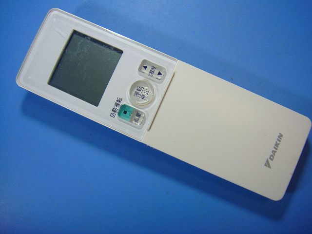 【商品情報】 メーカー：ダイキン 型番：ARC476A27 付属品：本体（写真内の物ですべてになります） ※電池カバー、バッテリー、充電器、コード、ふた カバー、枠等の付属品は写真に写ってない場合付属しません。 【商品の状態に関して】 使用...