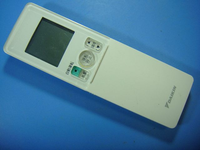 【商品情報】 メーカー：ダイキン 型番：ARC476A27 付属品：本体（写真内の物ですべてになります） ※電池カバー、バッテリー、充電器、コード、ふた カバー、枠等の付属品は写真に写ってない場合付属しません。 【商品の状態に関して】 使用...
