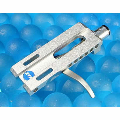 ZYX　LIVE18 ◆軽量・高剛性・無共振　　・・・　Live18ヘッドシェル　　　希望小売価格￥47.250 アナログレコード再生においてカートリッジとトーンアームを仲介するアイテムがヘッドシェルです。 ヘッドシェルはアナログ再生の質を...