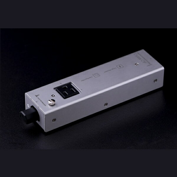 KOJO（光城精工）　CRYSTAL C1P　2020年9月26日発売商品 ※電源ケーブル別売り サージアブソーバー（雷対策）とノイズフィルタを搭載した電源タップ。 製品の特徴 ■サージアブソーバ＋ノイズフィルタ Crystal C1Pには...