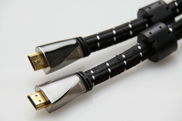 HDMIケーブルのフラッグシップモデル。ケーブルのアイデンティティである導体には、純銀コート ハイ・パフォーマンスOFC(無酸素銅)を採用。それぞれの導体は個別にノイズシールド処理が施され、5層に分離。このソリッド・ハイ・パフォーマンス・デ...
