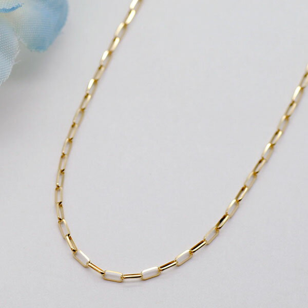 素材 K18YG 18金イエローゴールド チェーン 長さ：45cm チェーン幅：1.5mm ダルマ(プレート)幅：3.5mm 重量 約2.2g ラッピング「無」の場合は、スエードぷち巾着にお入れいたします。（巾着の色はお任せください。） ラ...