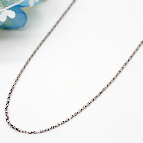 素材 Pt850 プラチナ チェーン 角あずきチェーン 太さ：1.3mm 長さ：45cm（フリーアジャスター） 板ダルマ：3.5mm 重量 約3.6g ラッピング「無」の場合は、スエードぷち巾着にお入れいたします。（巾着の色はお任せください...