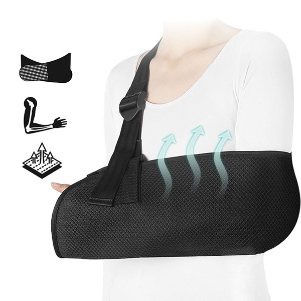 ◆片手で簡単♪スマホが入るポケット付き、ケガした腕をサポートする三角巾・アームスリングです。 ◆?三角巾では、腕の重量で肩・首に負担がかかり、装着も手間。怪我だけではなく、毎日の脱着時の煩わしさを和らげてくれる、BraceUP アームホルダ...