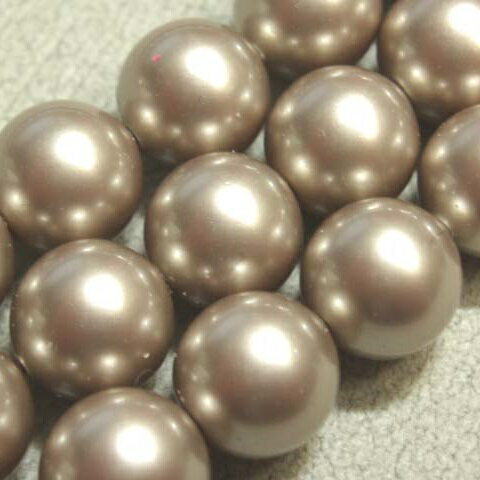 透明度の高いクリスタルガラスに着色する事で均一で曇りの無い上質な発色、光沢と形状の揃ったスワロフスキーパールビーズ#5810です。 ＊モニターの発色の具合によって、実物と色等異なる場合がありますのでご了承ください。 ＊こちらの商品は、お届け...