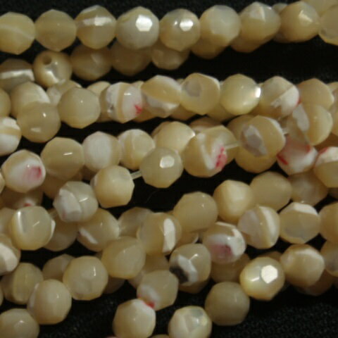 ＊モニターの発色の具合によって、実物と色が異なる場合がありますのでご了承ください。 ＊天然の物は、商品の性質上、色・形・大きさ等に多少不揃いがあり、破損による割れとは異なる天然石特有の筋がある場合がございますことをご了承ください。