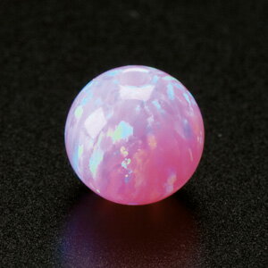 京都オパールは、天然オパールと同一の石英粒子をもとにし、京セラ独自の宝石合成技術によって、長い歳月をかけながら大切に育てられます。 遊色効果を醸し出すオパール構造の創出は、世界に類はなく、この独特の気品漂う風合いは、成型された樹脂製品では真...