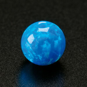 京都オパールは、天然オパールと同一の石英粒子をもとにし、京セラ独自の宝石合成技術によって、長い歳月をかけながら大切に育てられます。 遊色効果を醸し出すオパール構造の創出は、世界に類はなく、この独特の気品漂う風合いは、成型された樹脂製品では真...