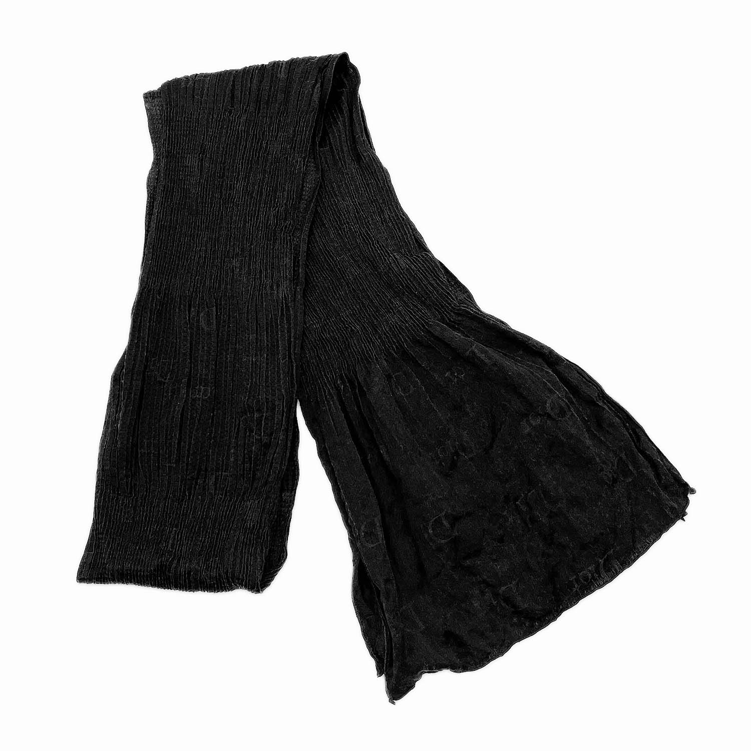 ディオールのエレガントなスカーフが新たに入荷しました♪アイコニックなロゴ総柄が華やかさを添えます。部分的にシャーリングが施されていますので外出中でも巻き直しが簡単です。この機会に、ぜひお手に取ってみてはいかがでしょうか☆DIORブラック全長...