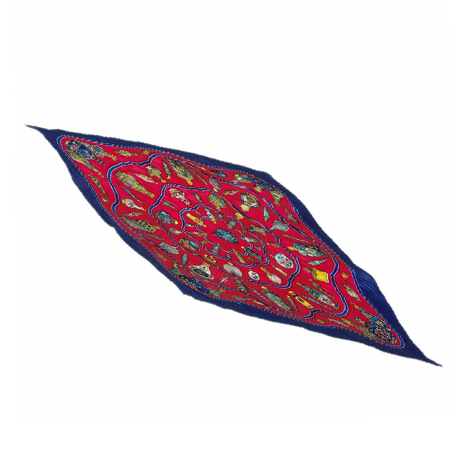 エルメスのスカーフが入荷しました☆色も形も美しくデザインされた香水瓶はいつの時代も女性の心を掴み、世代を超えて愛されています。こちらのスカーフには細部まで凝ったデザインの香水瓶が沢山描かれています。ぜひお手に取ってじっくりご覧いただきたい商...