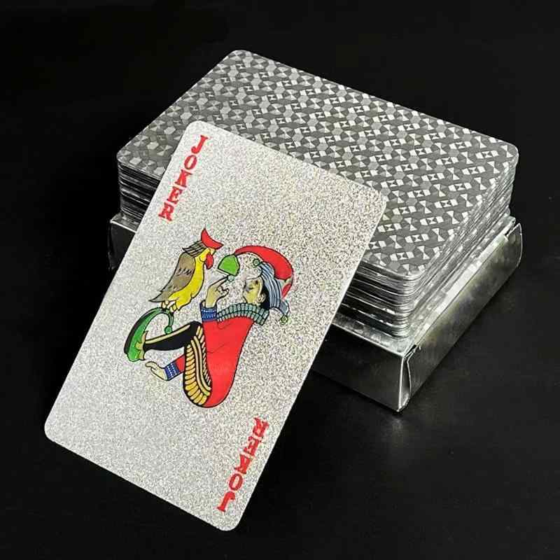 トランプ プラスチック 54枚入り 銀色 マジックトランプ 防水 耐磨耗 パーティー 集会 ゲーム カッコイイ、マジック、パーティー用品 収納ボックス付き商品仕様：トランプ54枚セット (1～K52枚+ジョーカー2枚)。製品寸法：5.7 x...