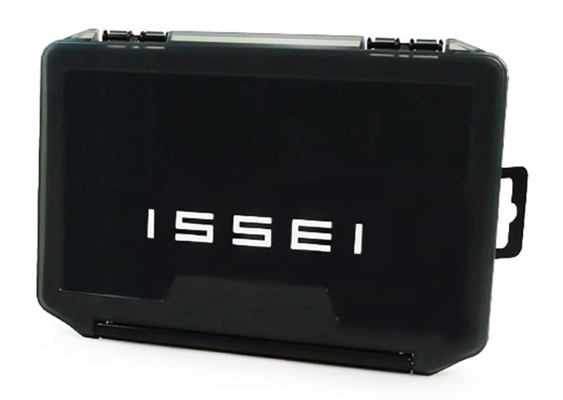 イッセイ(Issei) ルアーケース 3010NDM スモークBK/BKサイズ:205×145×40mmカラー:スモークBK/BKボディベース:VS3010NDDM可変仕切板3枚付きissei シンボルマークを箔押しプリントしたissei ...