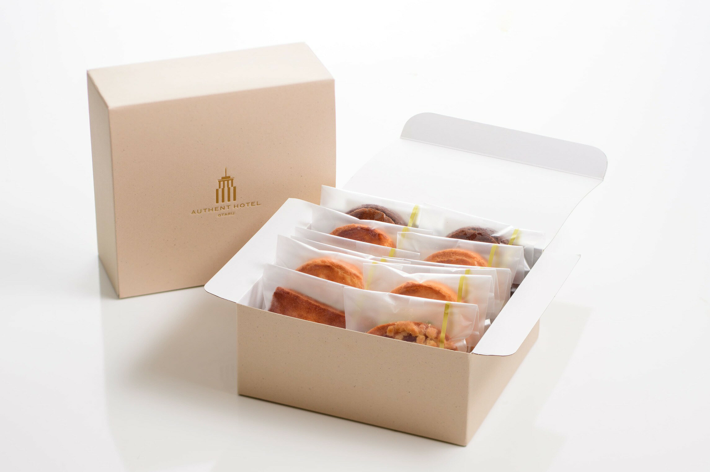 ギフト対応の詳細については、こちらから 商品名 オーセントホテル小樽オリジナル 「焼き菓子ギフト10枚入アソート」※内容はおまかせとなります。 原材料 バター、小麦粉、卵、他、 (一部に乳成分・小麦・卵・アーモンド・ゴマを含む)※商品ごとに...